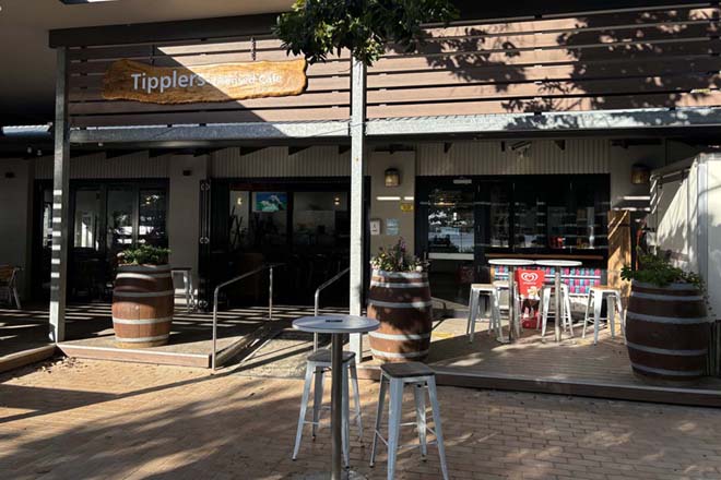 Tipplers Café on South Stradbroke Island | Yamaha Motor Australia